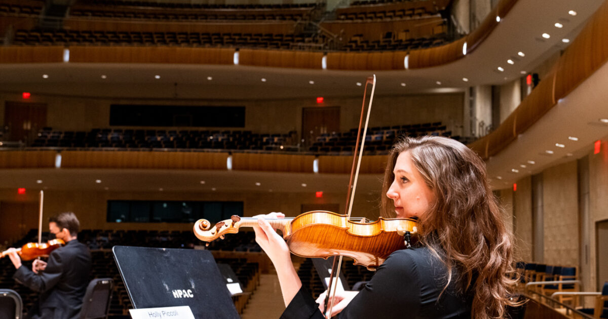 Backstage: Holly Piccoli